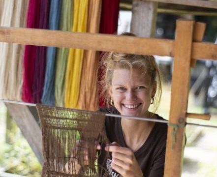 Meet the textile craftsman and learn about the clothes of the past ...